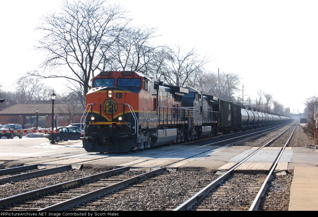 BNSF 1028 & NS 9911